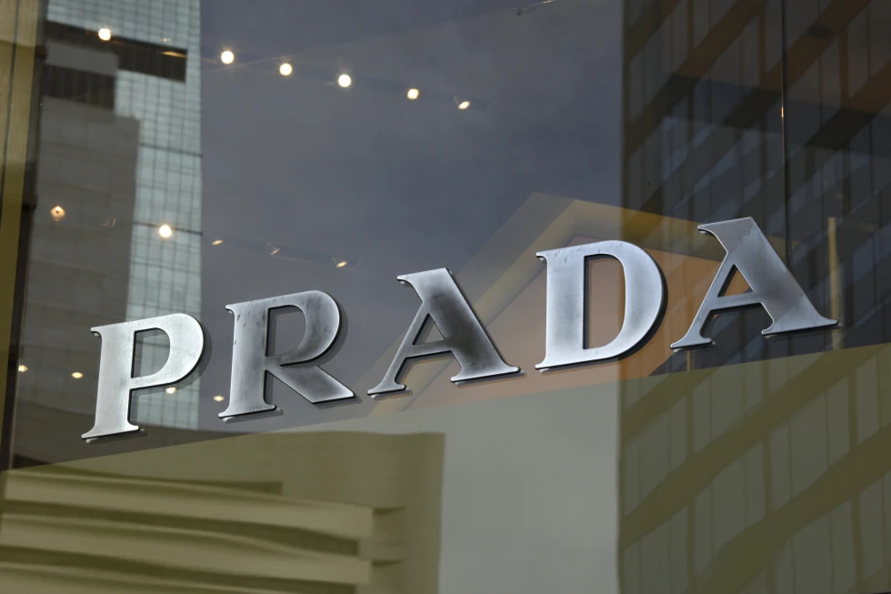 Prada Group Finalizes $1.4B Purchase of Versace » ¡Que Onda Magazine!
